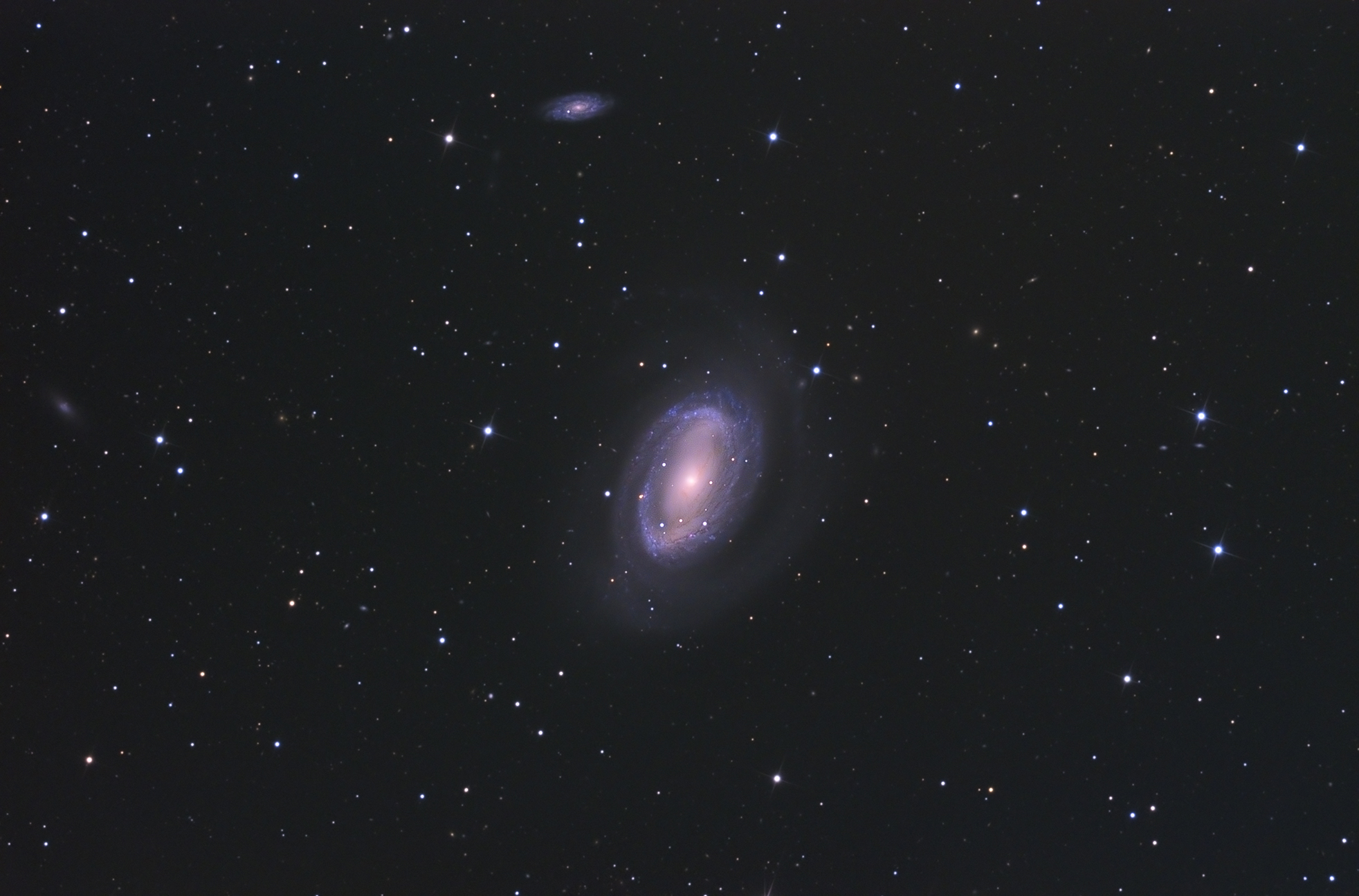 NGC4725